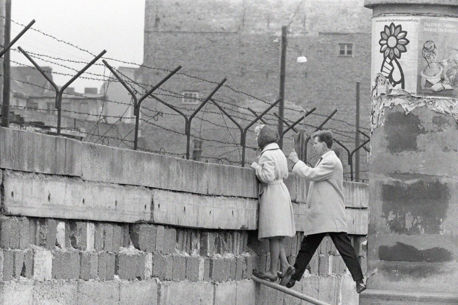 Muros Invisibles: Del Muro de Berlín al Aislamiento Contemporáneo ...